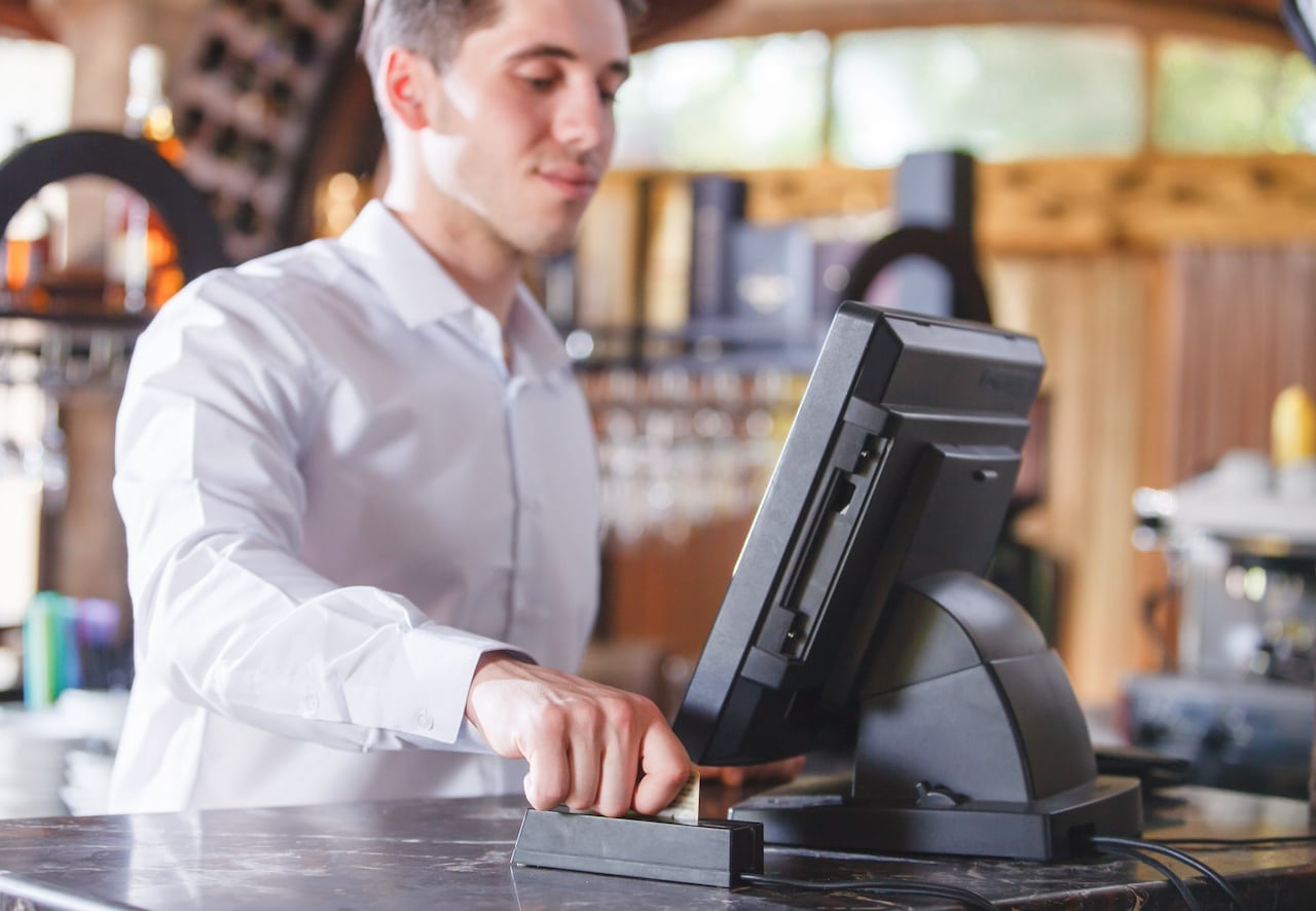 Types of POS Systems Used in Restaurants in Oman – Slant POS